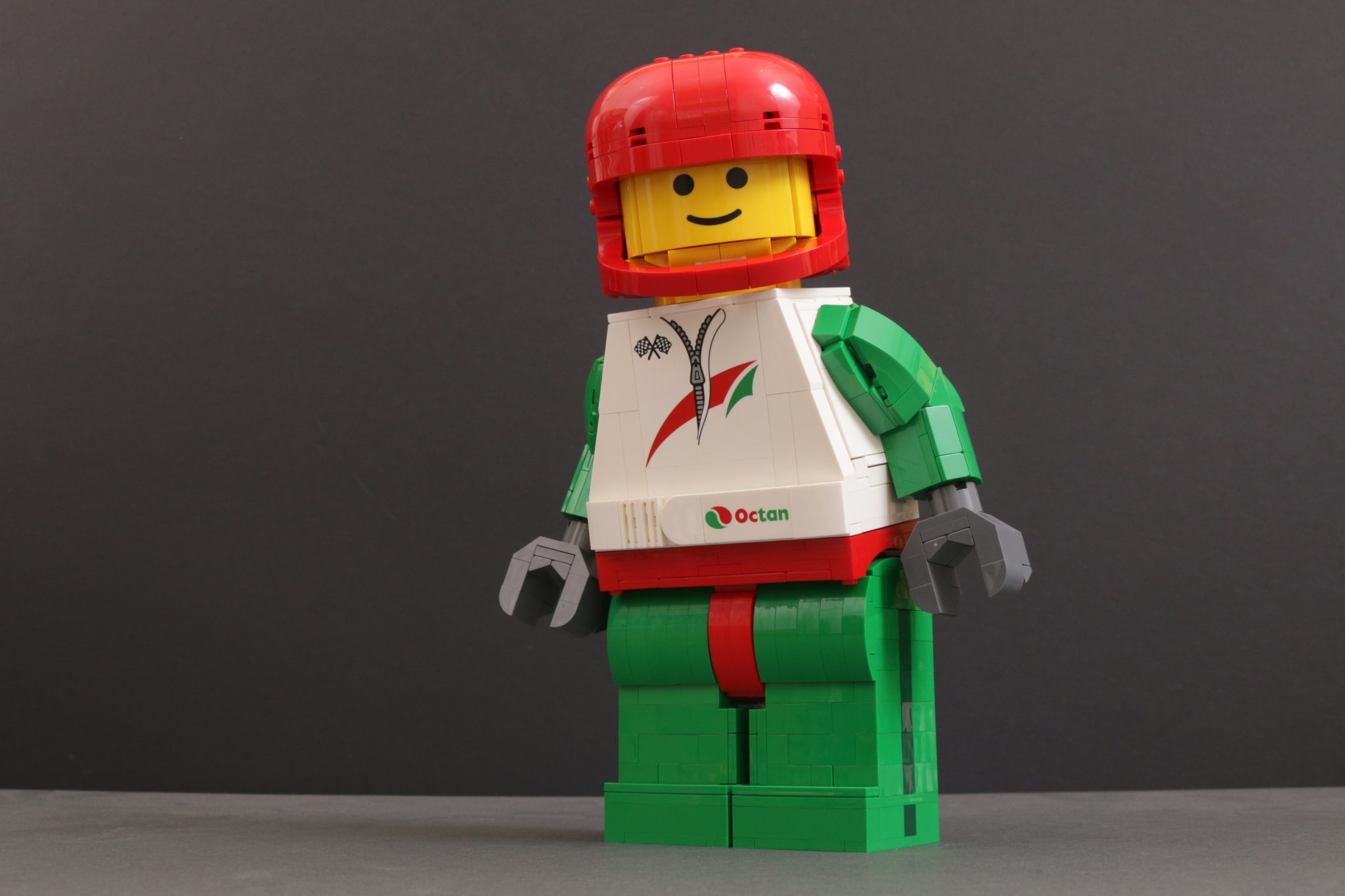 LEGO 40819 Up-Scaled Racing Driver Minifigure review