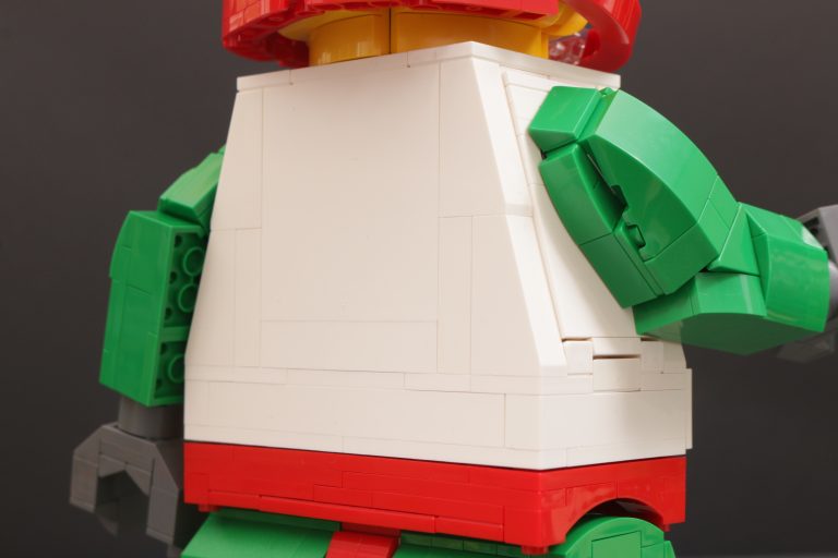 LEGO 40819 Up-Scaled Racing Driver Minifigure review