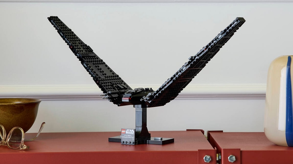 LEGO Star Wars 2025 Kylo Ren shuttle almost fixes the wings