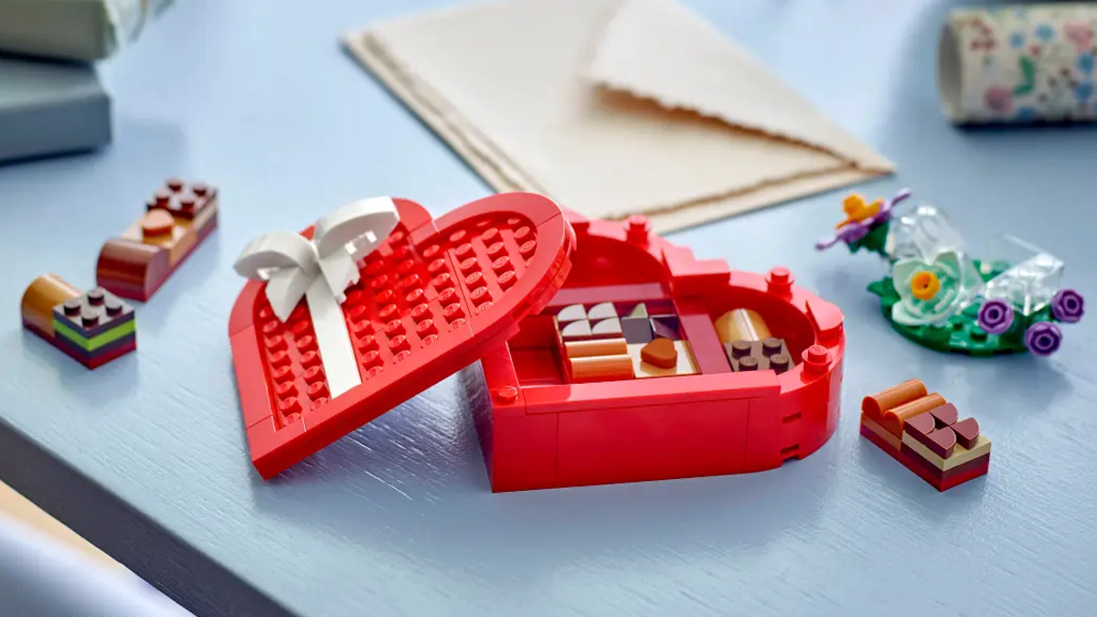 LEGO Creator 40777 Gingerbread Train Ornament revealed