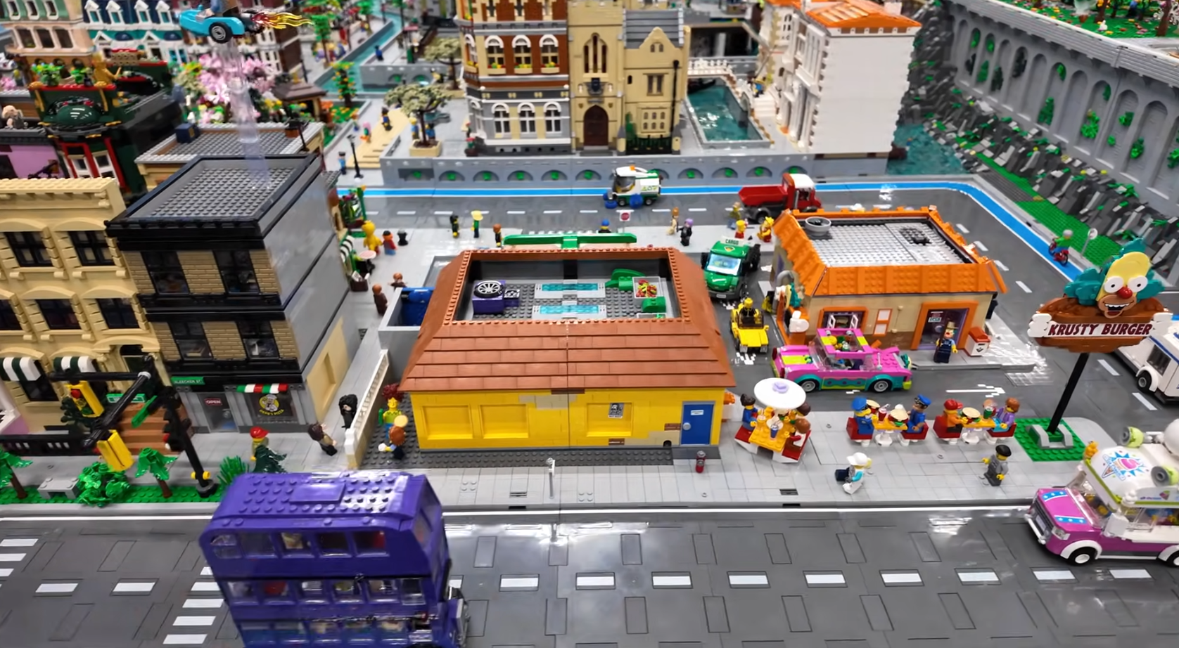 LEGO 10352 The Simpsons: Krusty Burger is modular-ready