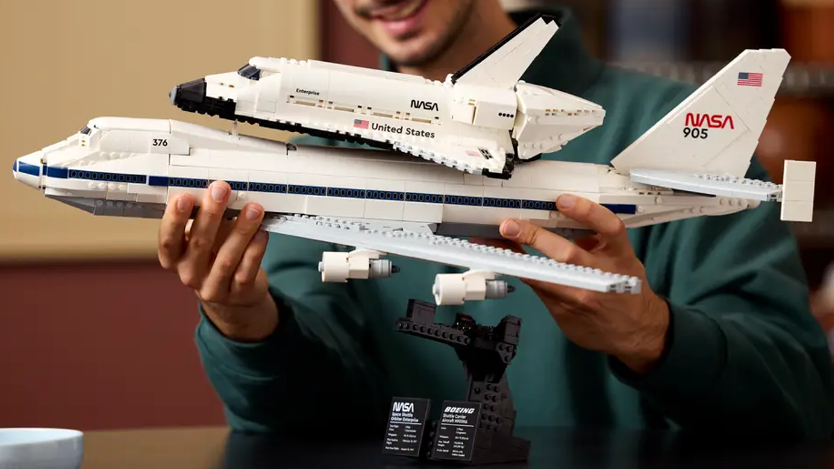 LEGO Icons Shuttle Carrier evokes ‘spirit’ of System set