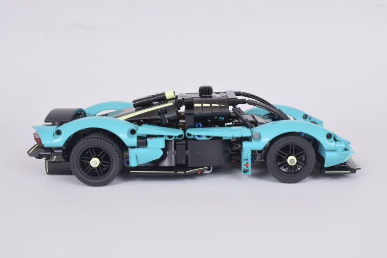 LEGO Technic 42208 Aston Martin Valkyrie review and gallery