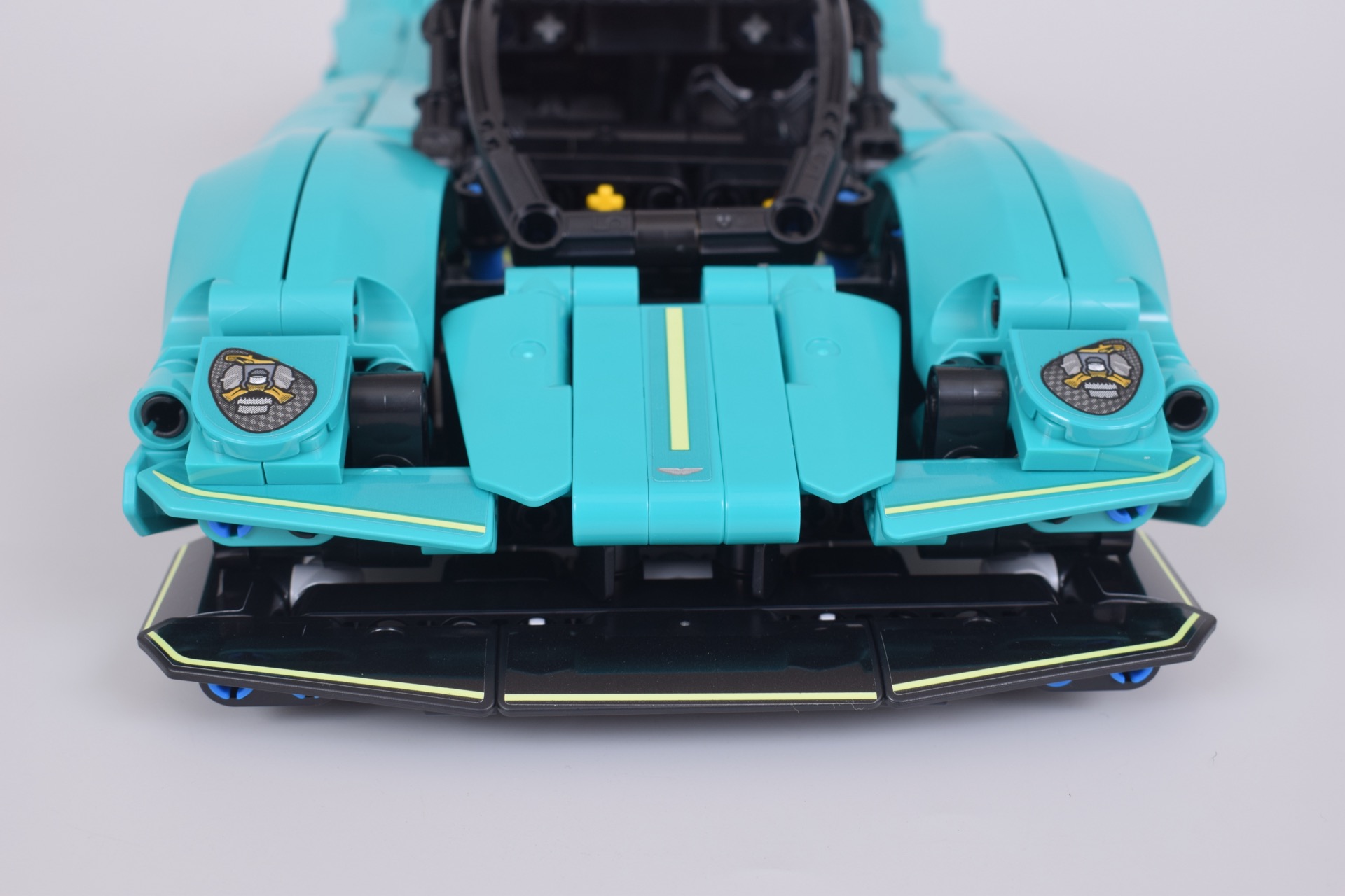 LEGO Technic 42208 Aston Martin Valkyrie review and gallery