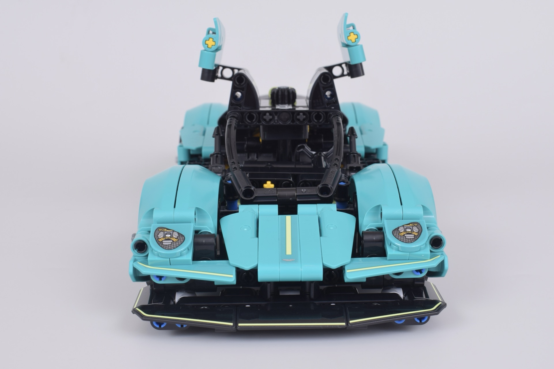 LEGO Technic 42208 Aston Martin Valkyrie review and gallery