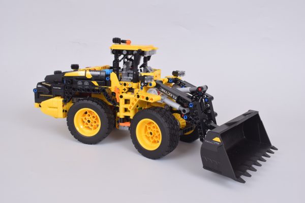 LEGO Technic Volvo L120 Electric Wheel Loader review
