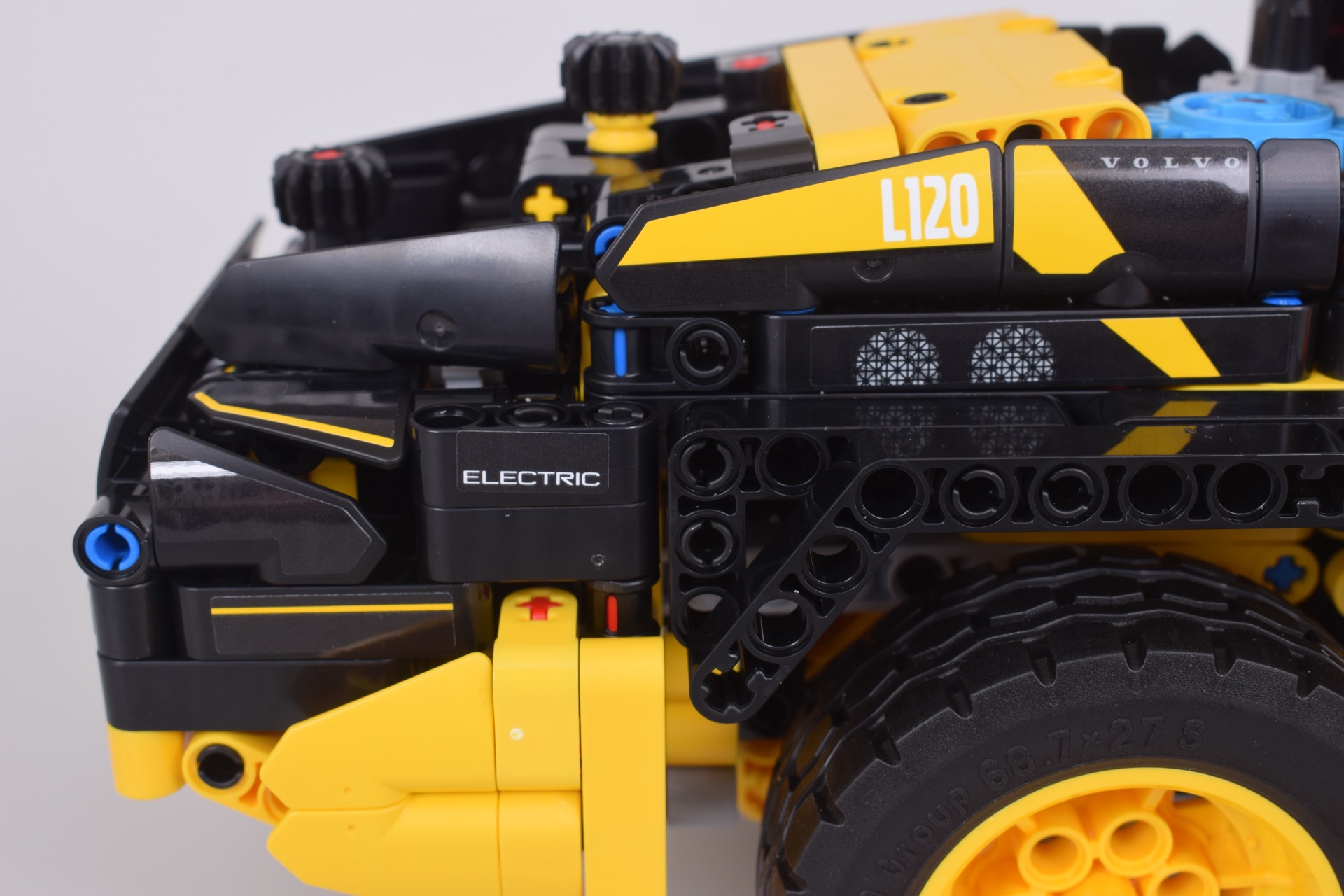 LEGO Technic Volvo L120 Electric Wheel Loader review