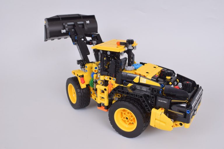 LEGO Technic Volvo L120 Electric Wheel Loader review