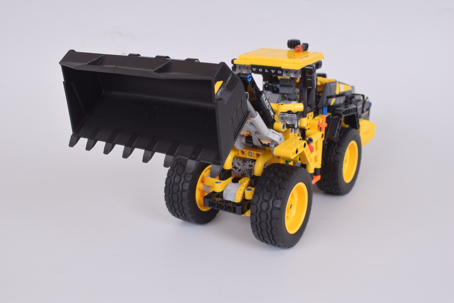 LEGO Technic Volvo L120 Electric Wheel Loader review