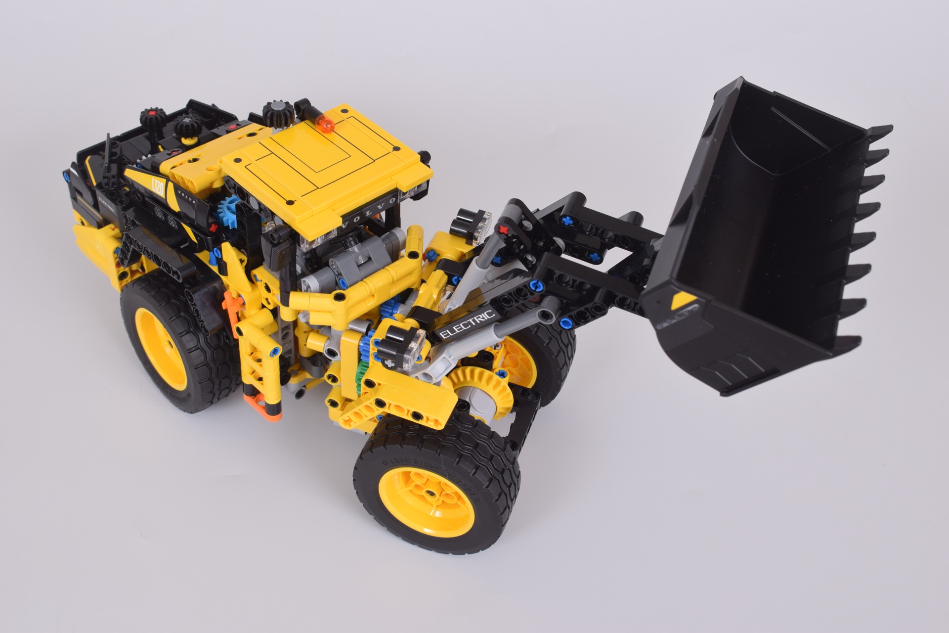LEGO Technic Volvo L120 Electric Wheel Loader review