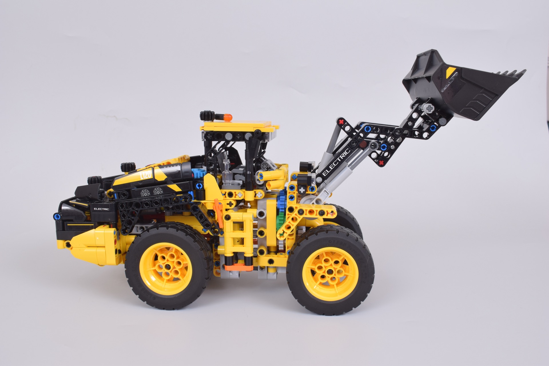 LEGO Technic Volvo L120 Electric Wheel Loader review