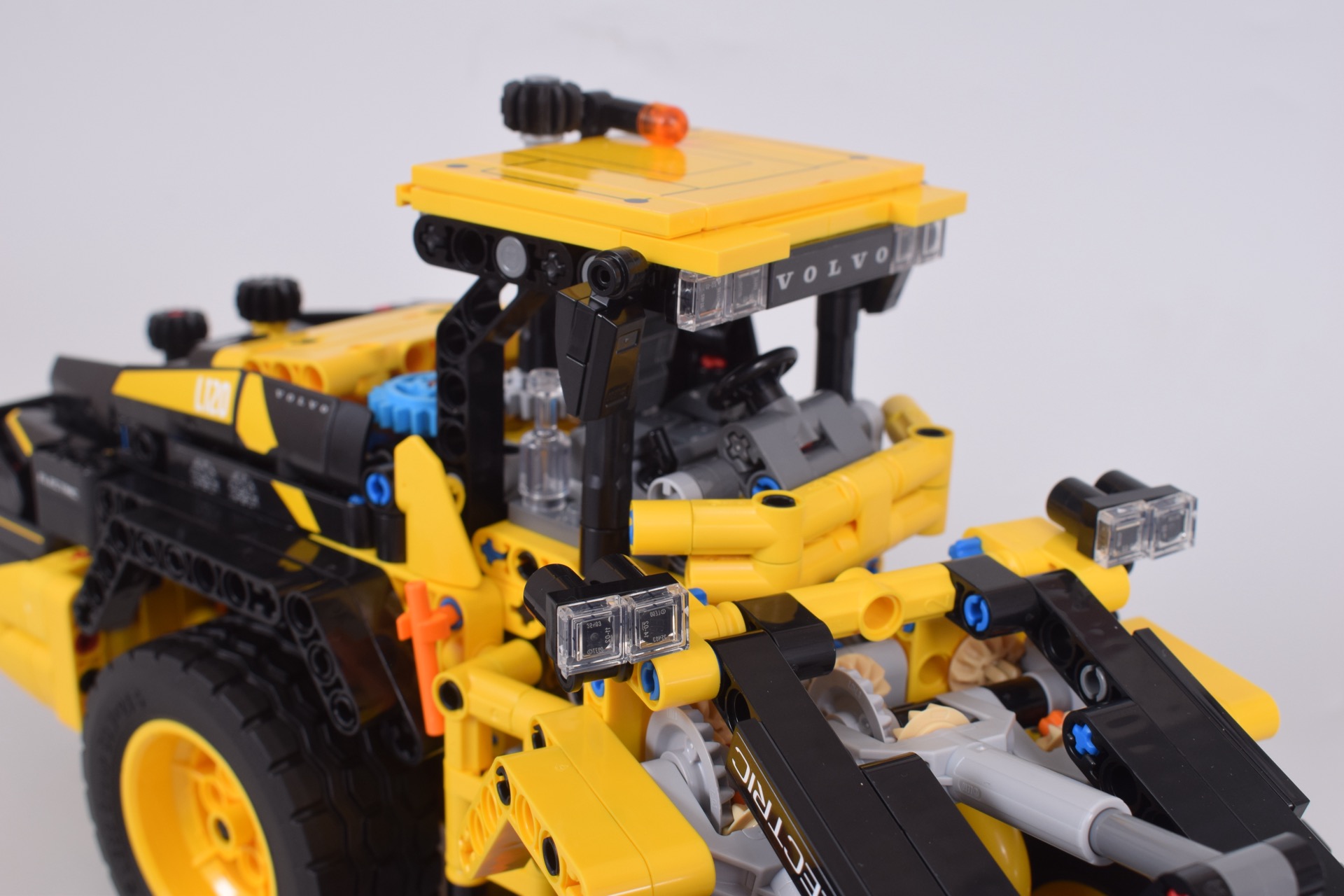 LEGO Technic Volvo L120 Electric Wheel Loader review