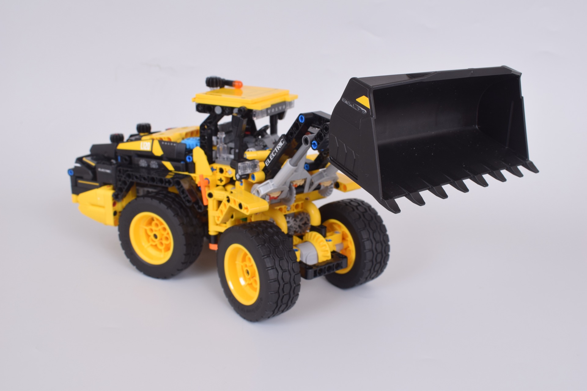 LEGO Technic Volvo L120 Electric Wheel Loader review