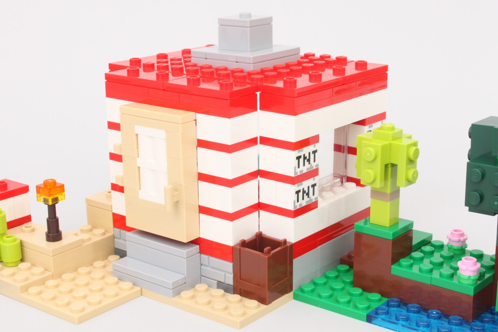 LEGO Minecraft 21275 The TNT Jungle House review