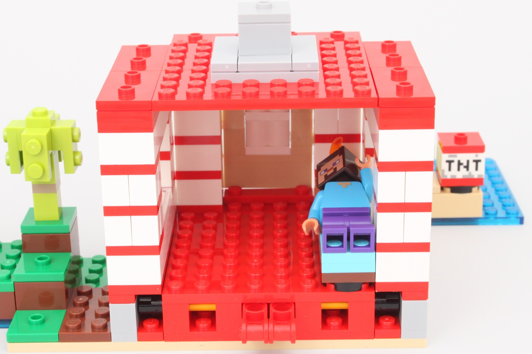 LEGO Minecraft 21275 The TNT Jungle House review