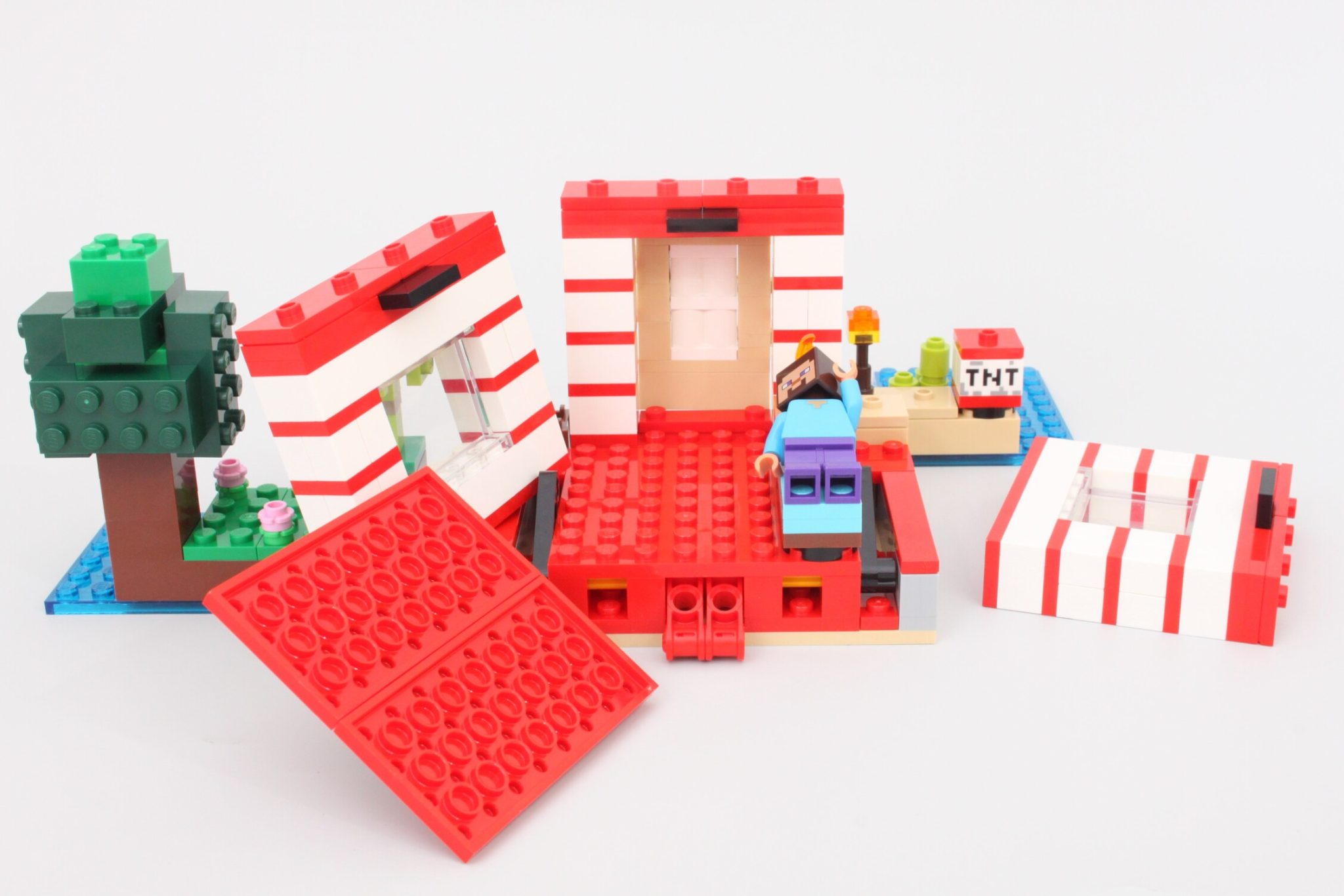 LEGO Minecraft 21275 The TNT Jungle House review