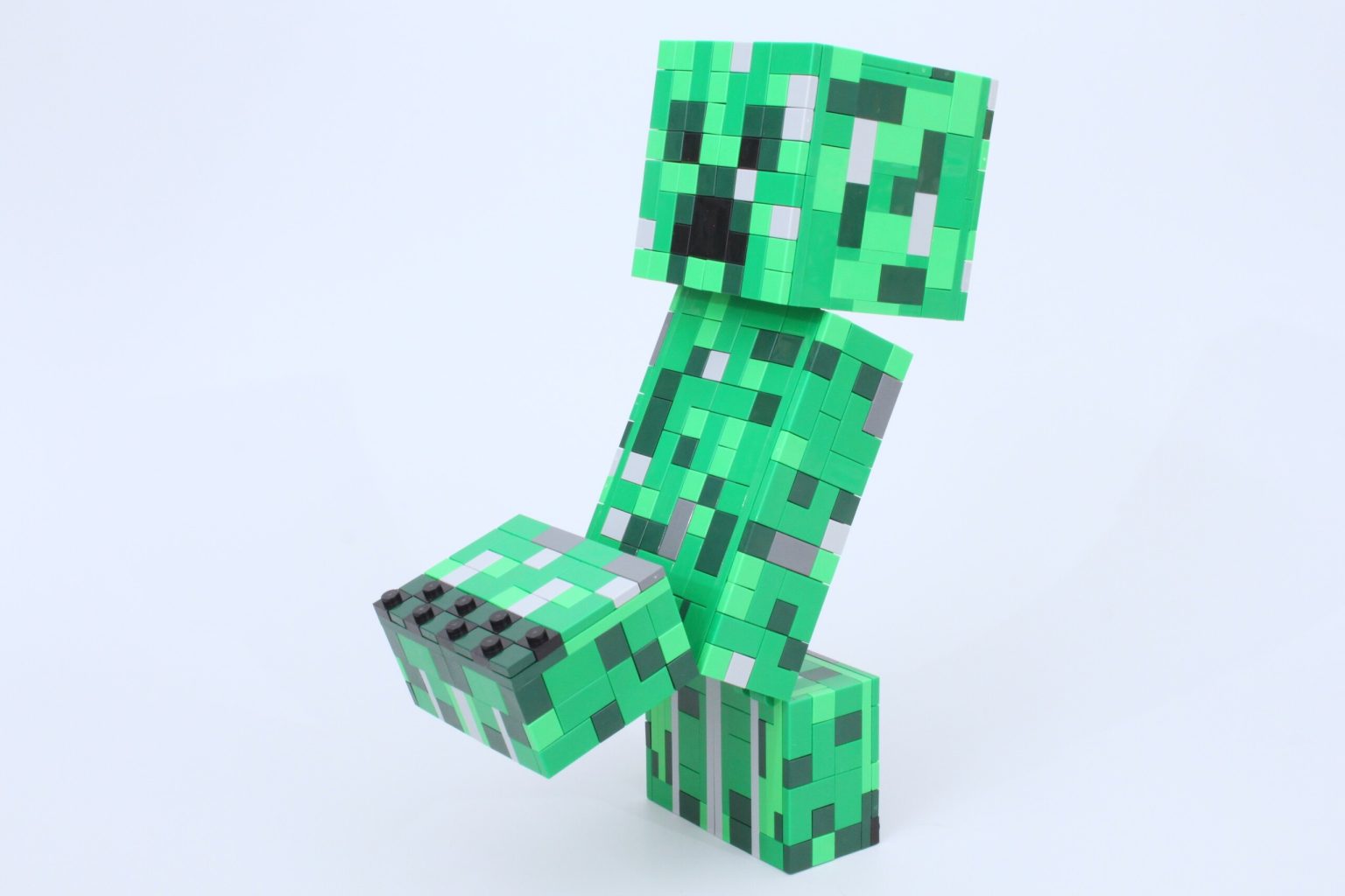 LEGO Minecraft 21276 The Creeper review and gallery