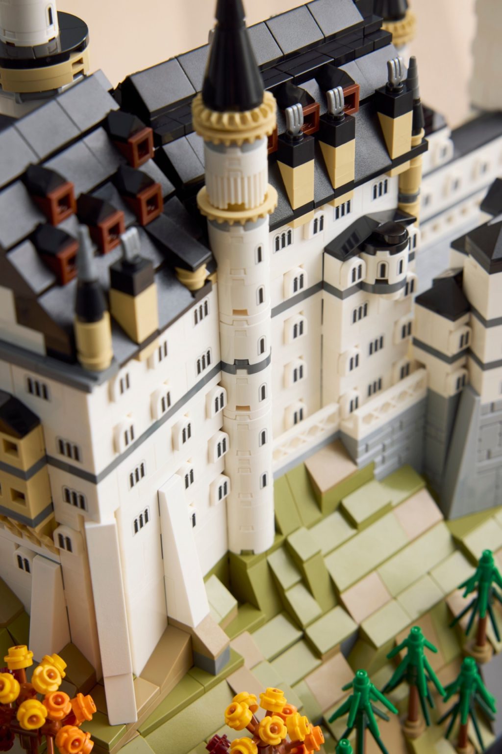 LEGO Architecture 21063 Neuschwanstein Castle revealed