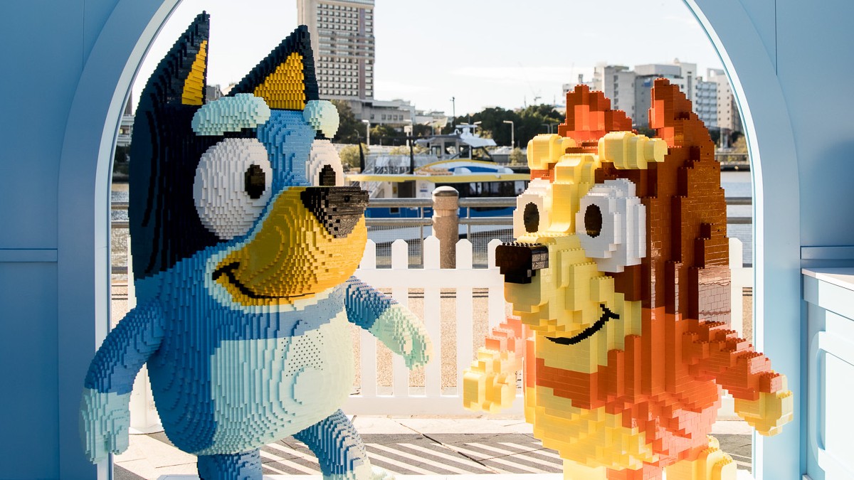 Las enormes construcciones LEGO de Bluey debutan en un evento emergente