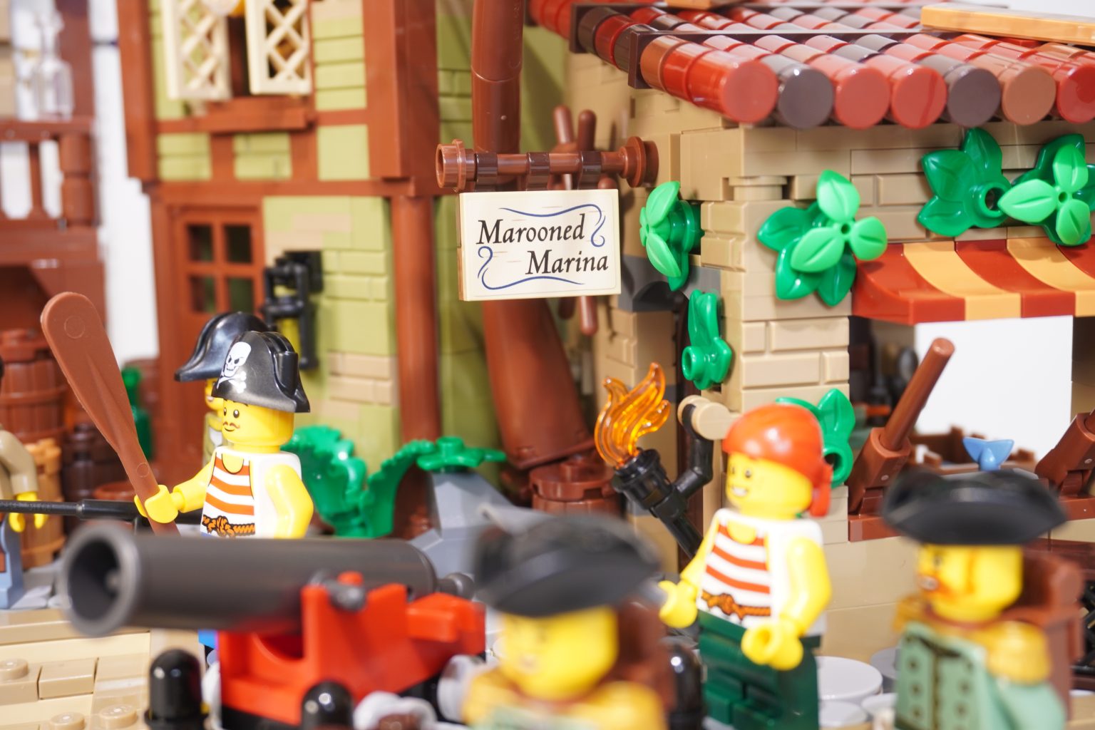 LEGO BrickLink 910053 The Thieves of Tortuga review