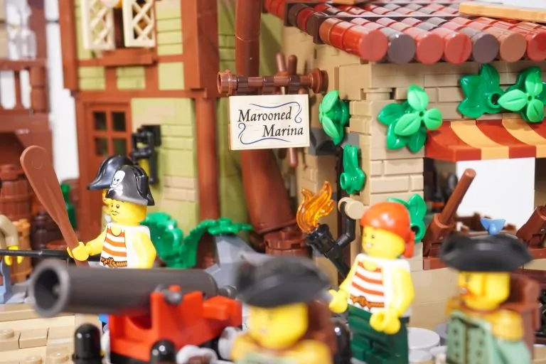 LEGO BrickLink 910053 The Thieves of Tortuga review