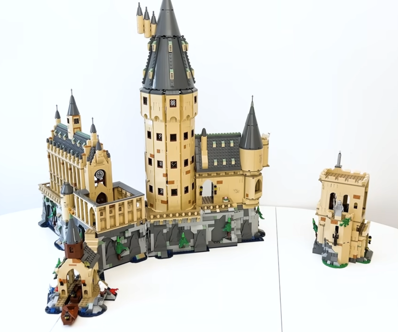 See how all LEGO Harry Potter Hogwarts Castle sets connect