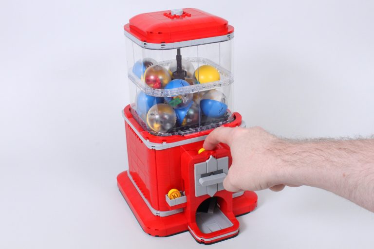 LEGO Ideas 21358 Minifigure Vending Machine review