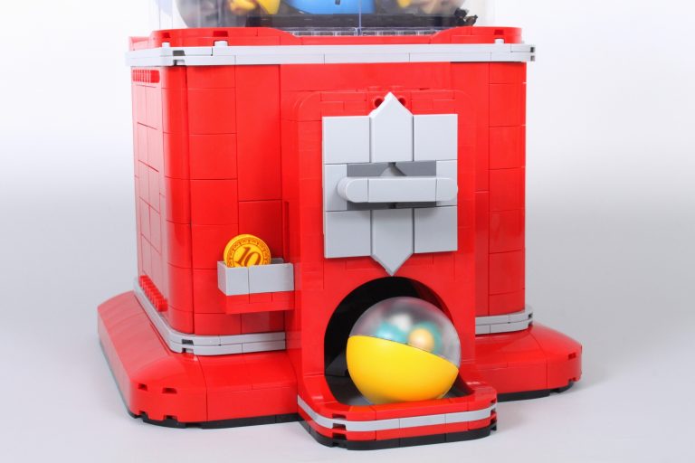 LEGO Ideas 21358 Minifigure Vending Machine review