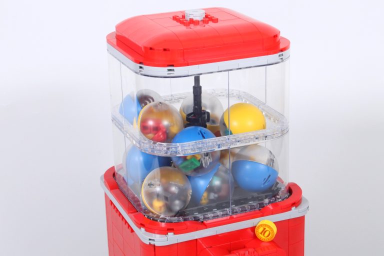 LEGO Ideas 21358 Minifigure Vending Machine review