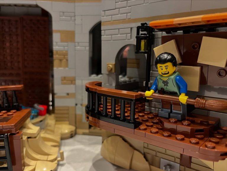 First look at BrickLink Series 8 LEGO sets in hand