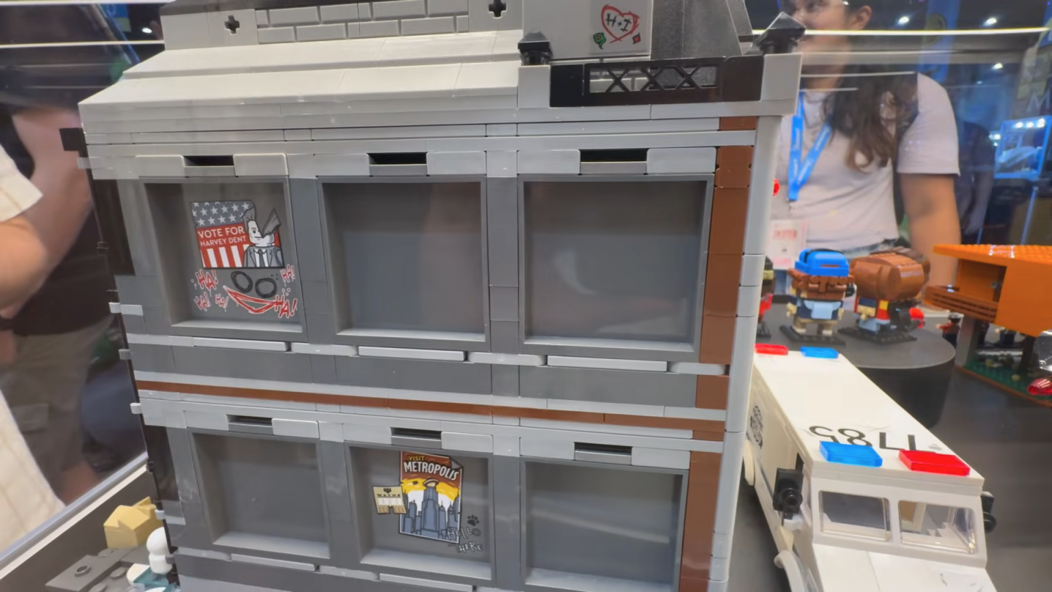 First look at LEGO SDCC reveals in hand – Arkham, Game Boy