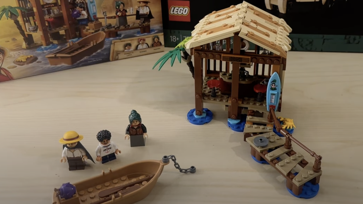 Primo sguardo alla capanna del villaggio del mulino a vento LEGO One Piece 75636 in mano