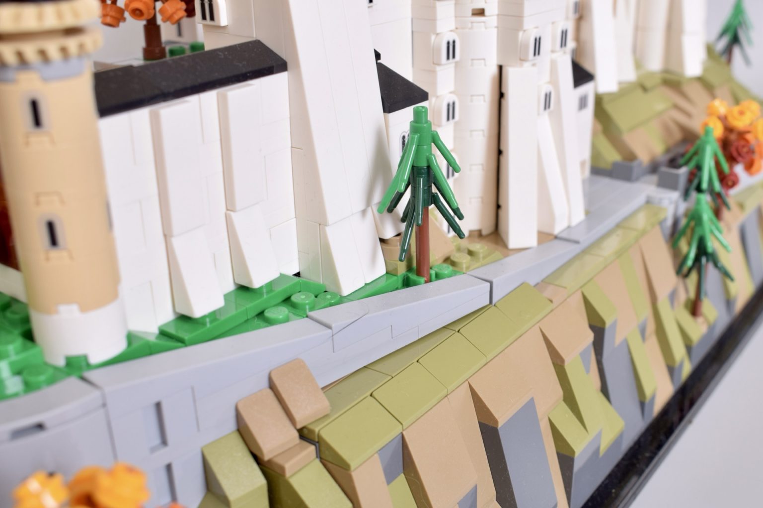 LEGO Architecture 21063 Neuschwanstein Castle review