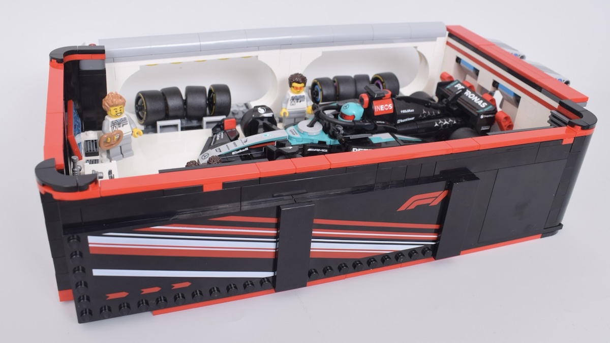 How to adapt LEGO City's Formula 1 Garage for Speed Champions cars ...