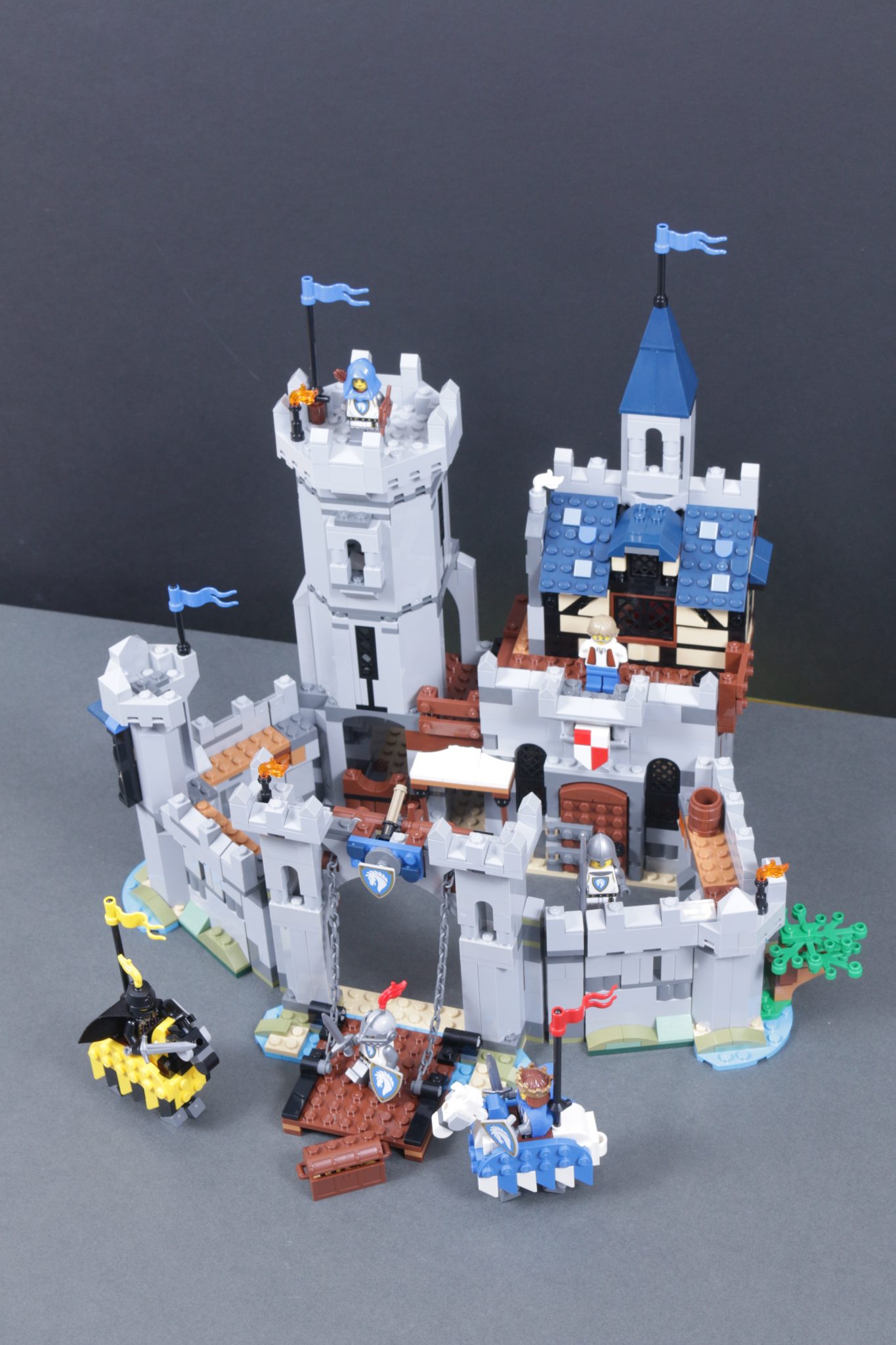 LEGO Creator 3-in-1 castle clash: 31120 vs. 31168