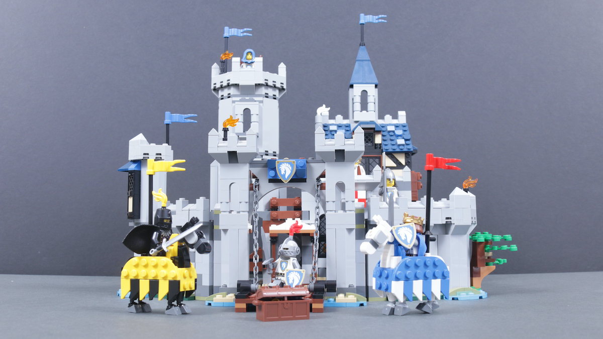 LEGO Creator 3-in-1 31168 Medieval Horse Knight Castle review - Brick ...