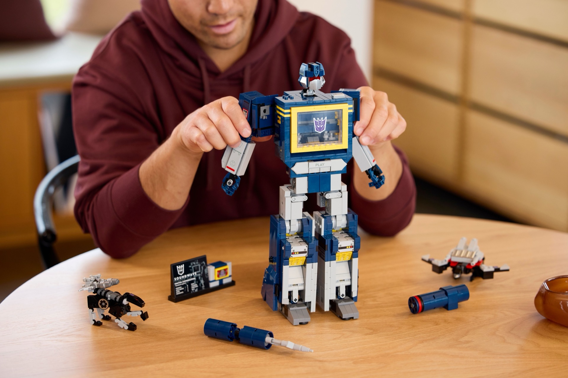 Comparing LEGO Icons Soundwave to original on-screen look