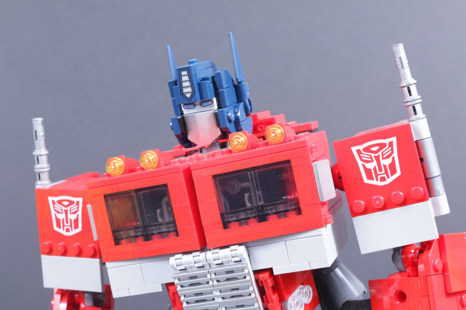 How does 10358 Soundwave transform?