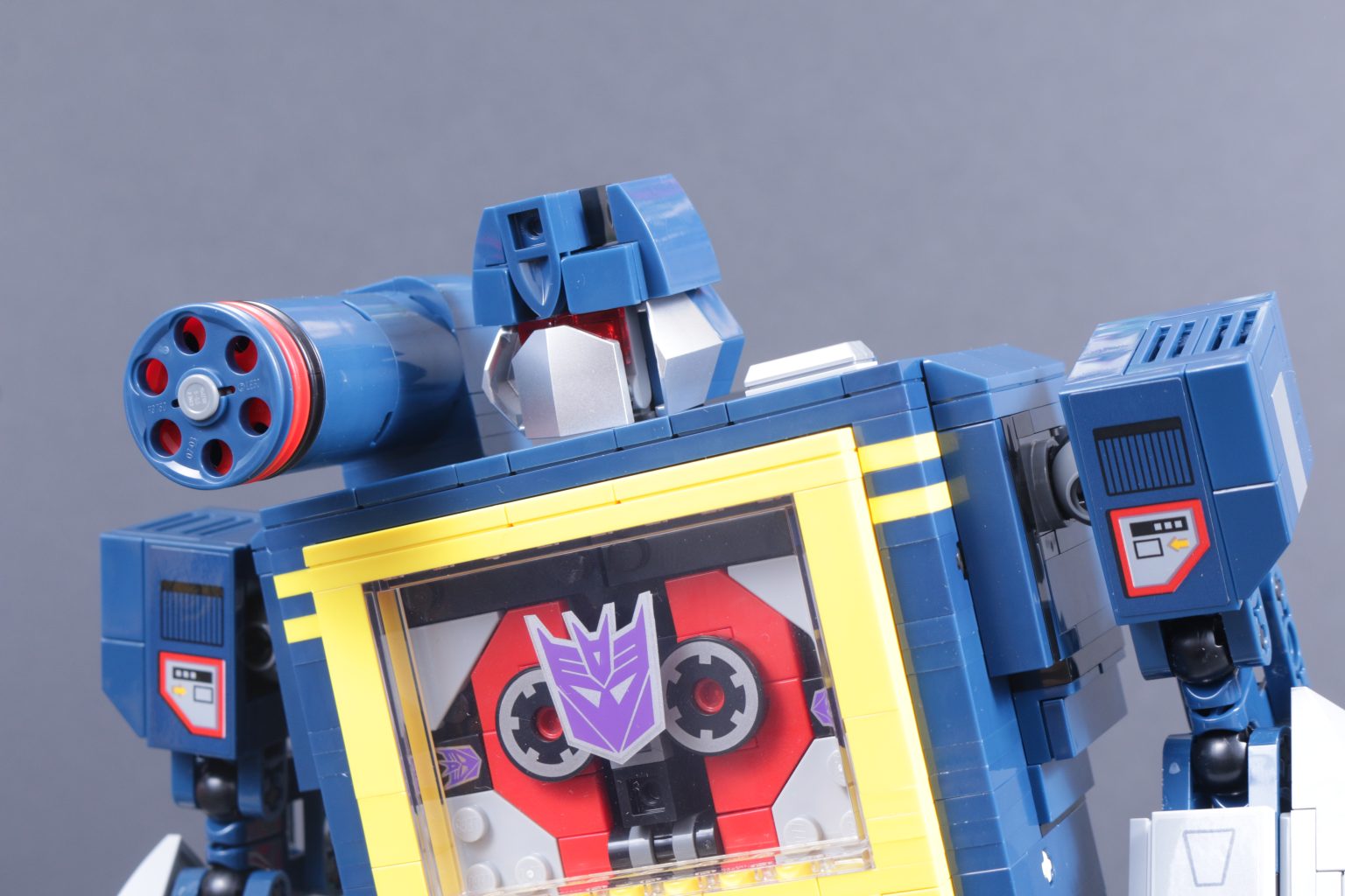 LEGO Icons Transformers 10358 Soundwave review