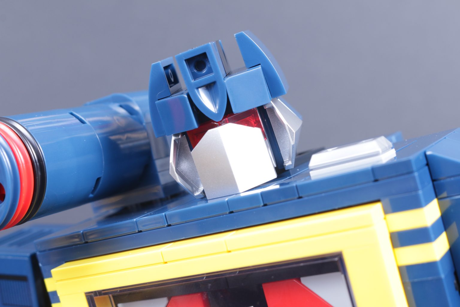 LEGO Icons Transformers 10358 Soundwave review