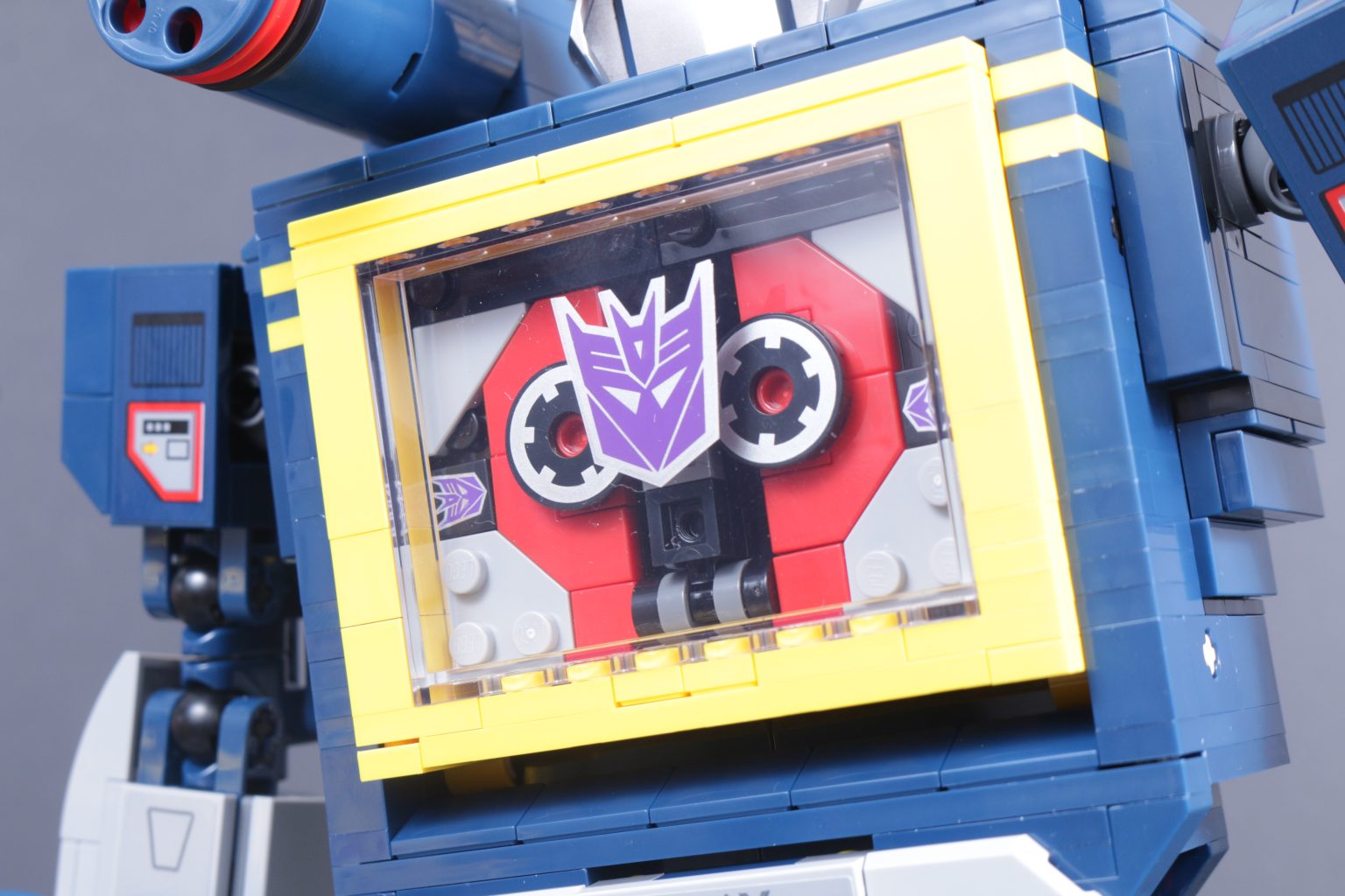LEGO Icons Transformers 10358 Soundwave review