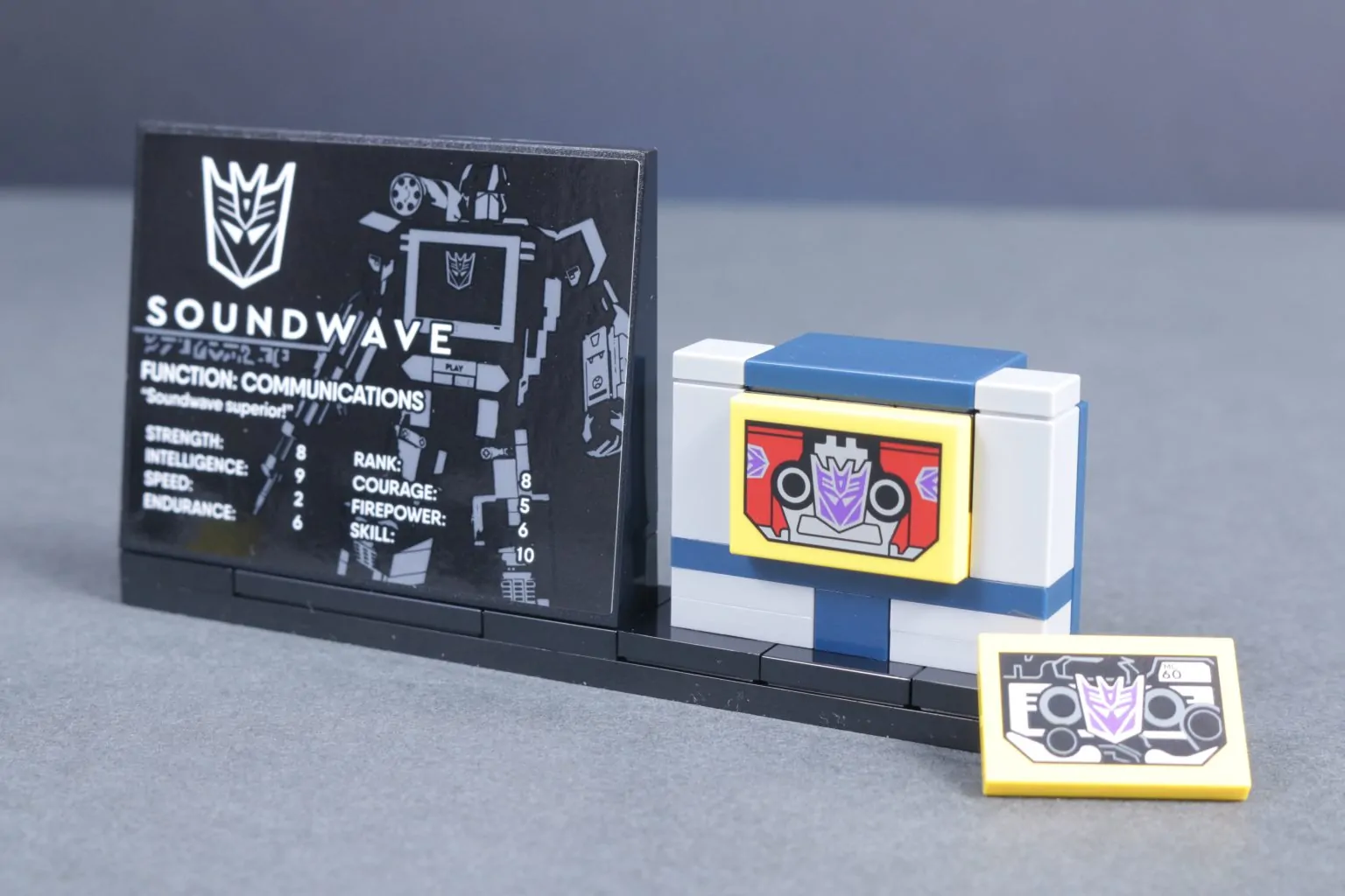 Here's what you can’t see in LEGO Soundwave's pictures