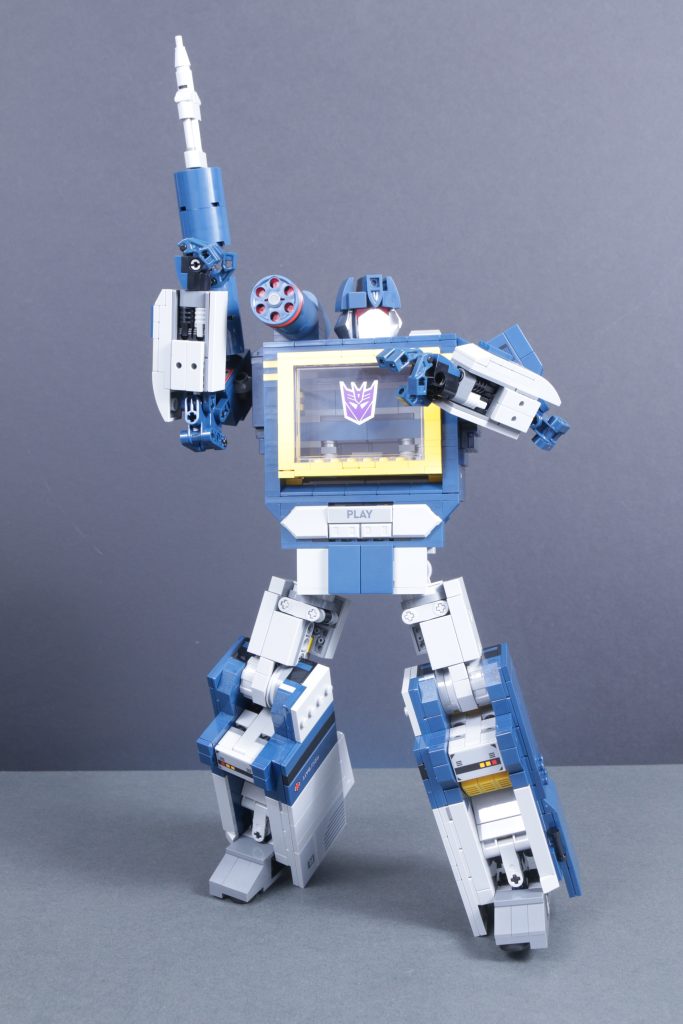 Here's what you can’t see in LEGO Soundwave's pictures