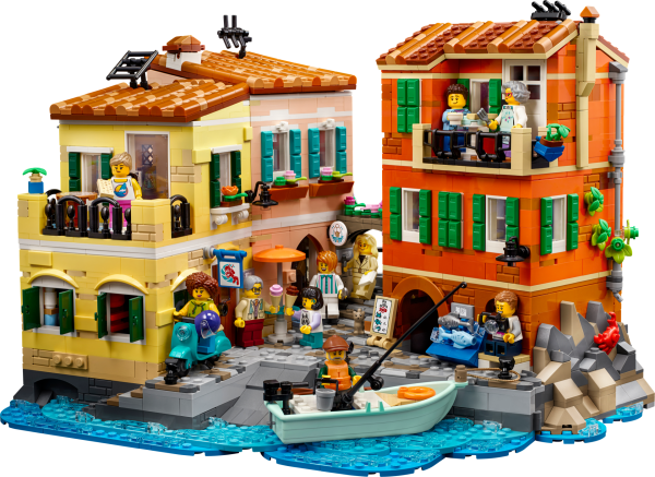 How accurate is LEGO Ideas 21359 Italian Riviera?