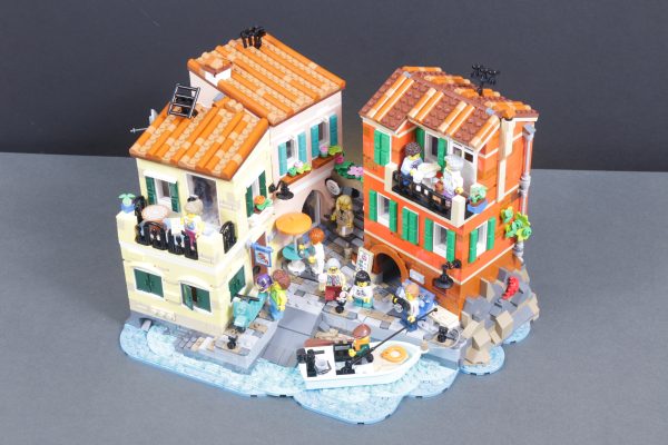 Why is LEGO Ideas 21359 Italian Riviera not a modular?