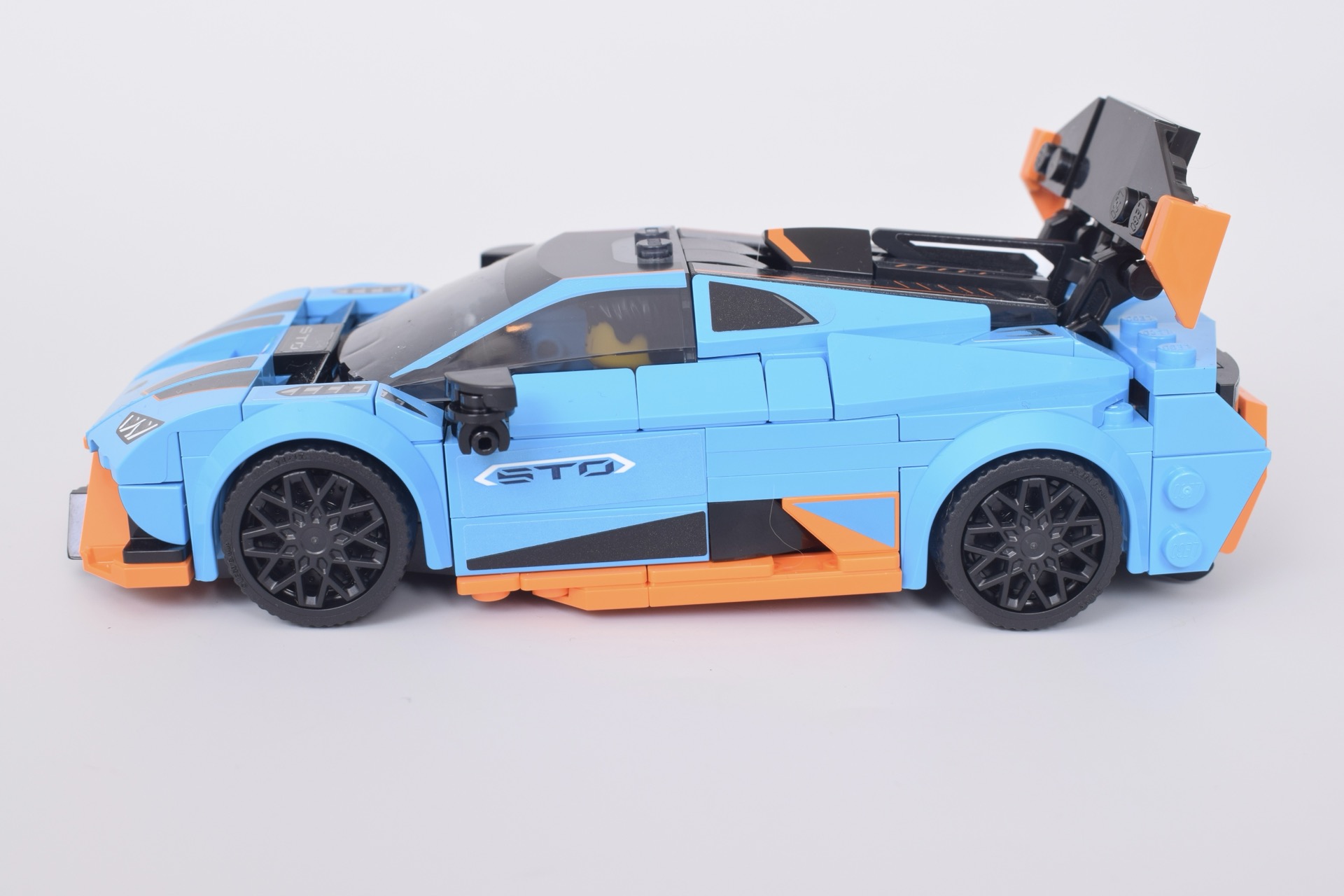 LEGO 77238 Lamborghini Revuelto & Huracán STO review