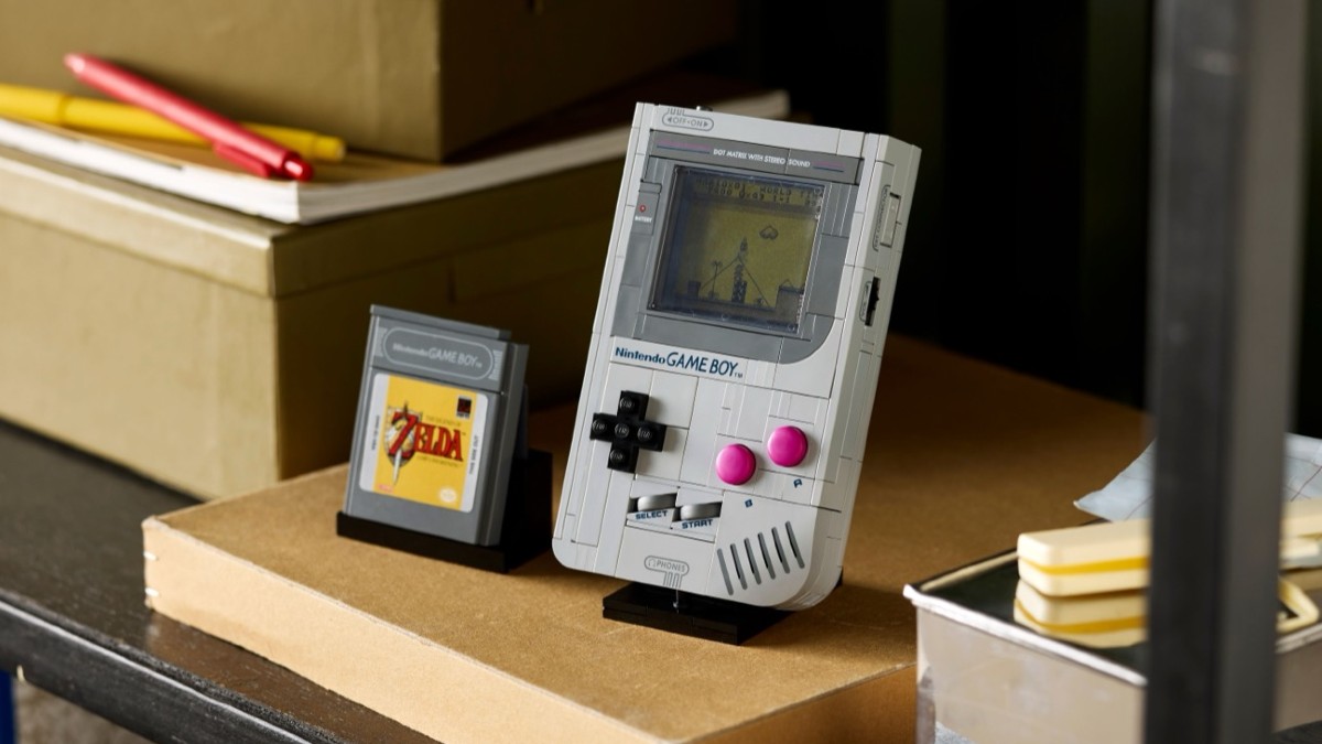 LEGO recreates classic Nintendo Game Boy TV commercial
