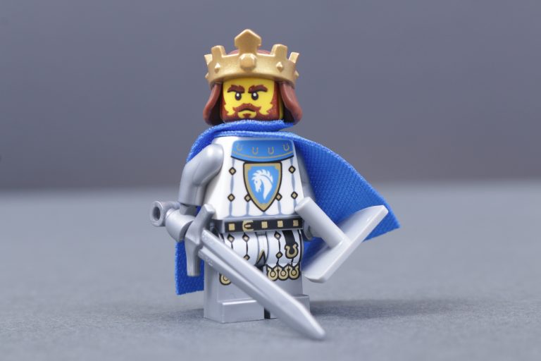 Closer look at LEGO's new Horse and Serpent Knight factions