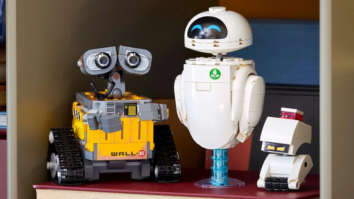 LEGO Disney 43279 WALL•E and EVE officially revealed
