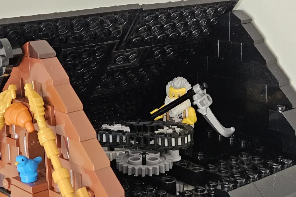 Working clock hits 10K in time for LEGO Ideas review